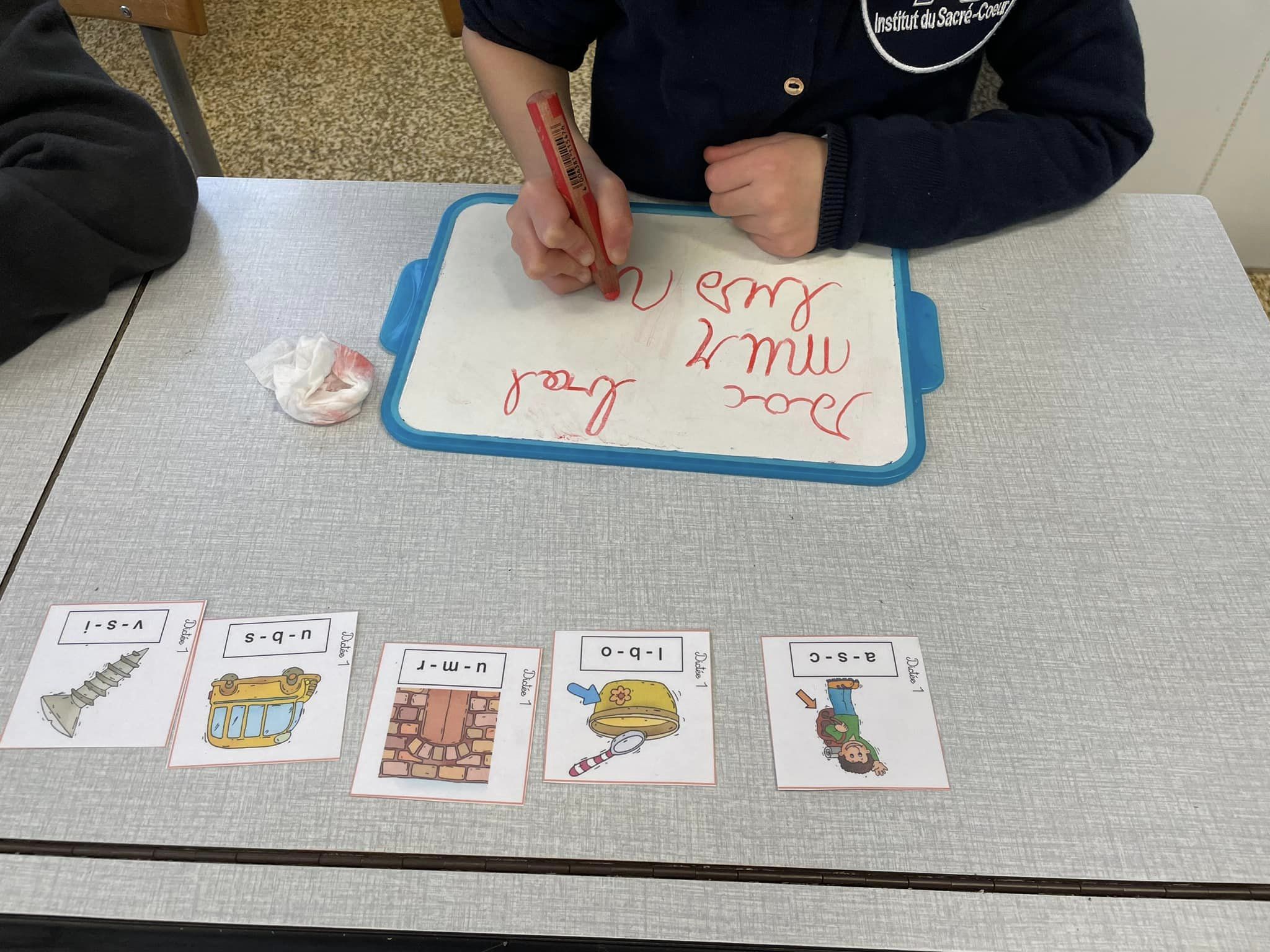 Ateliers mémorisation, nous apprenons des nouveaux mots de dictées ...